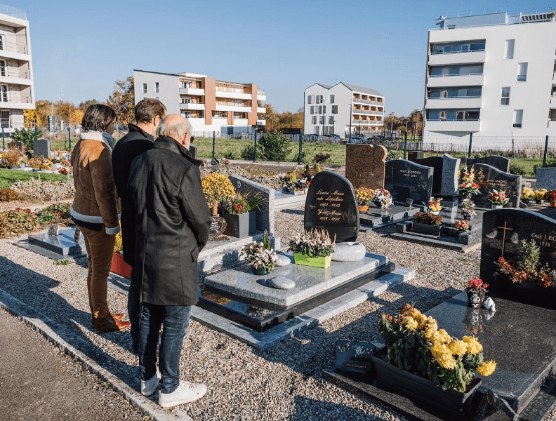 Pierre Tombale en granit à personnaliser | GPG Granit